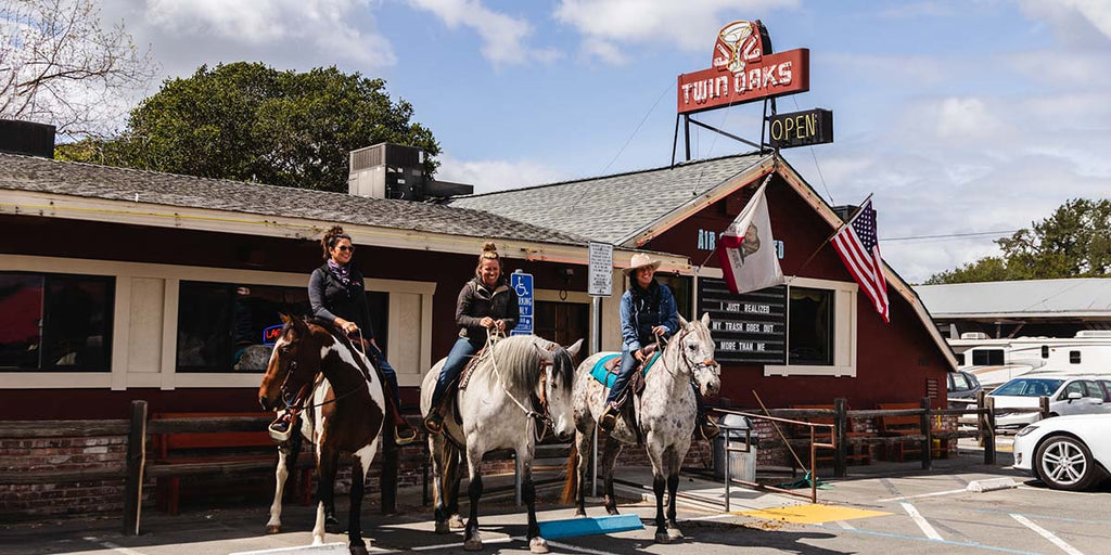 Twin Oaks Roadhouse | Travel Agent Apparel Destination Guide